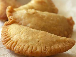 తెలుగు తియ్యదనం ‘కజ్జికాయ’తో...!! | Telugu Special..Kajji kaya ...