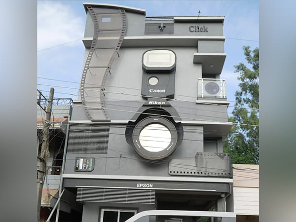 Camera-Shaped House: ఆ ఇల్లే ఓ కెమెరా... అక్కడ ఎవరెళ్లినా వెంటనే క్లిక్ ...